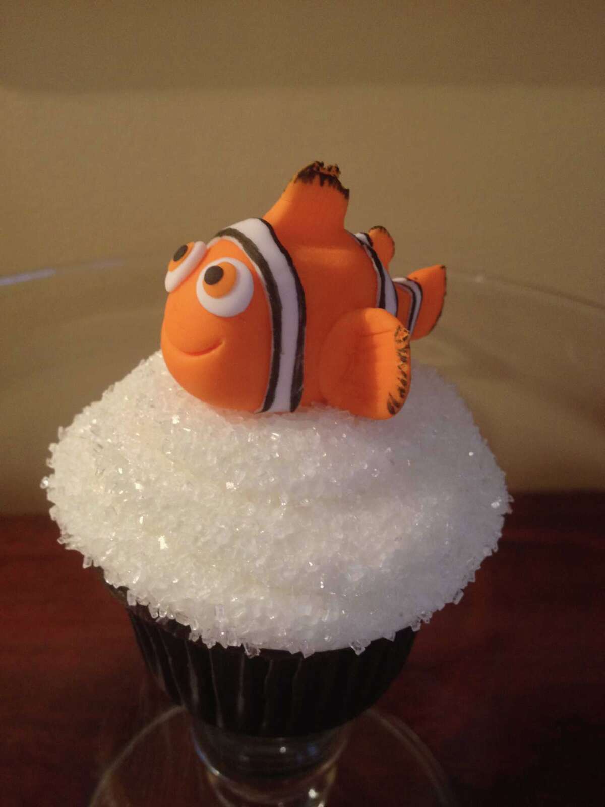 New Canaan bakery makes Nemo-themed cupcakes during the storm
