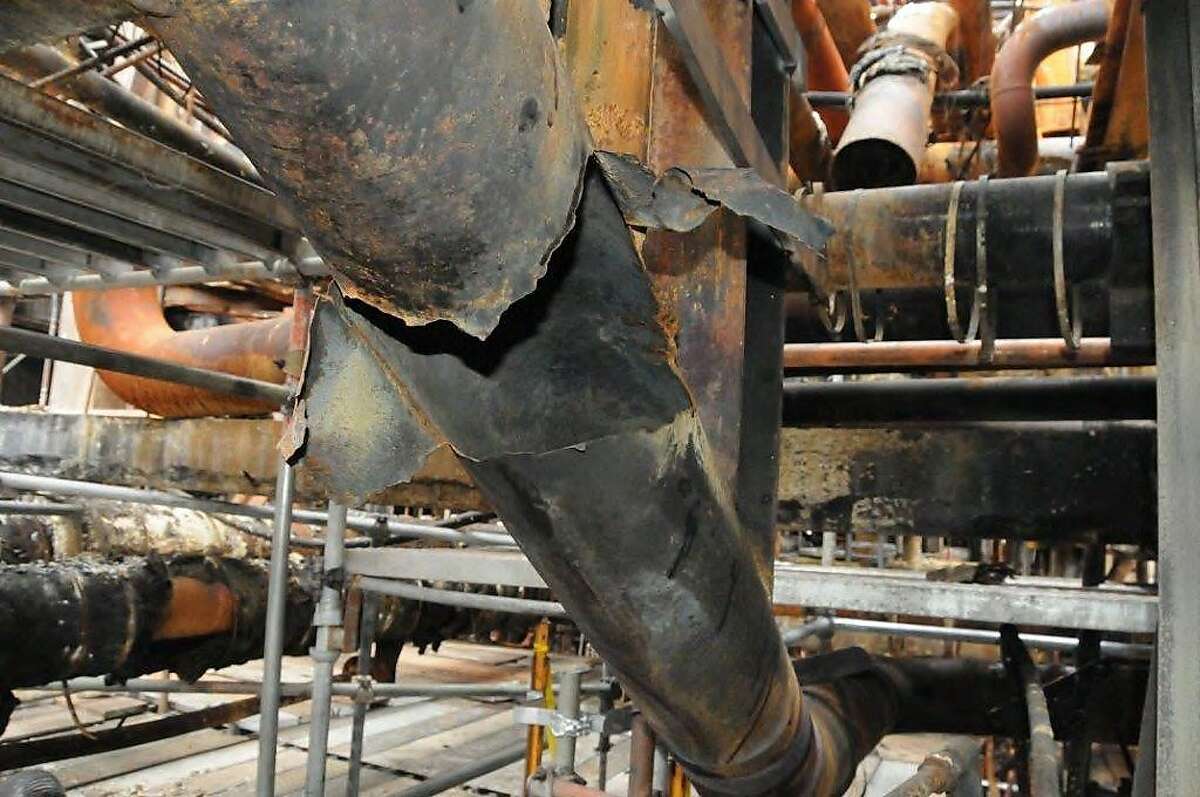 Chevron workers faulted in refinery leak