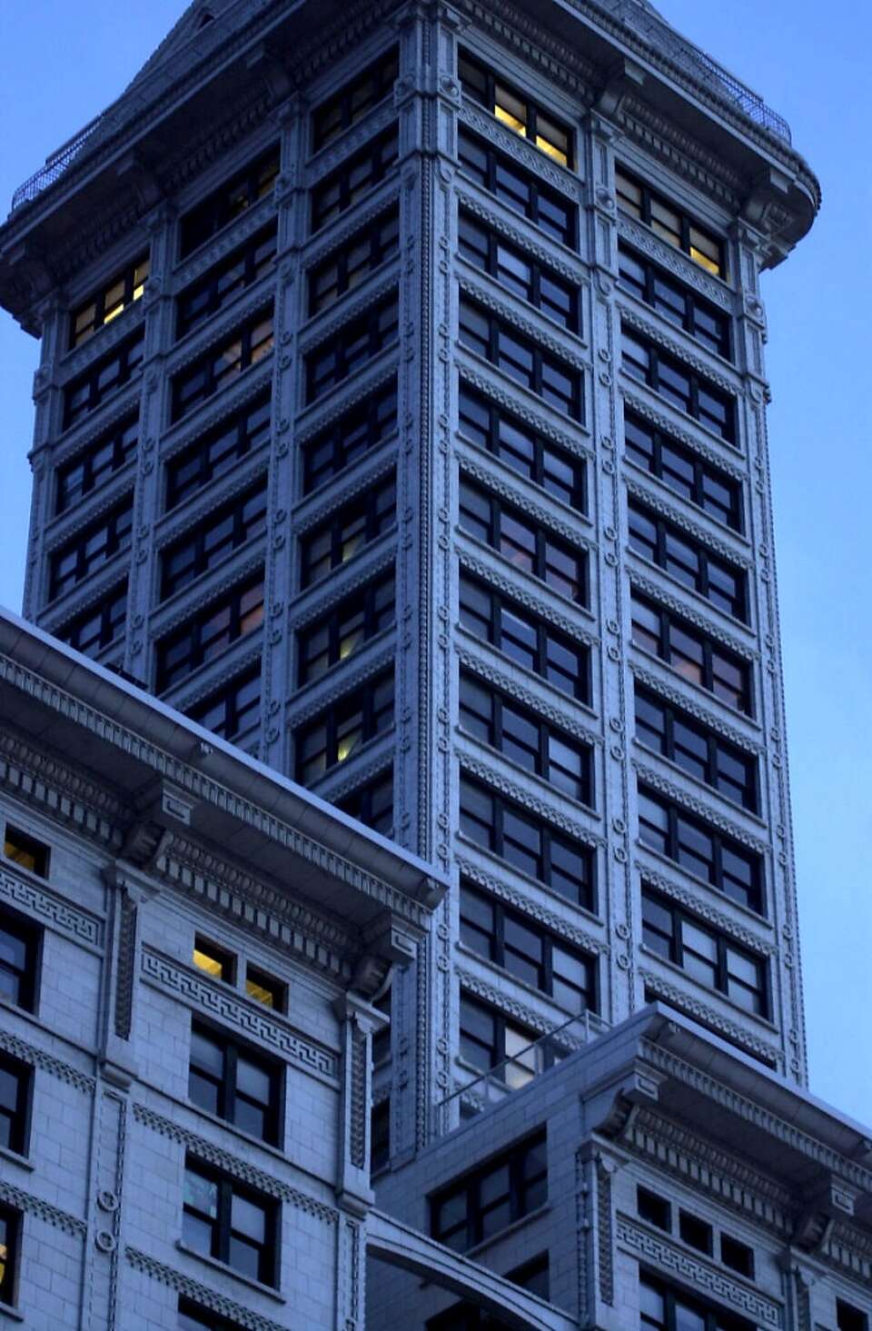 Iconic Smith Tower bar reopens in Seattle