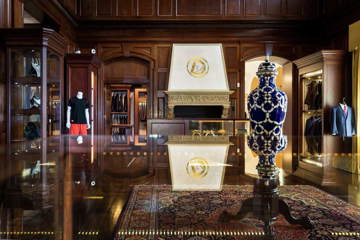 Hakeem Olajuwon's DR34M Line Debuts At Knolls