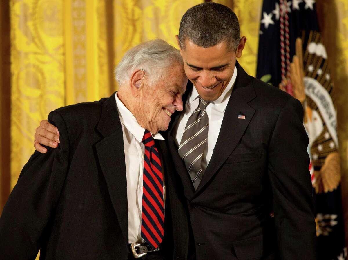Obama honors civilian heroes