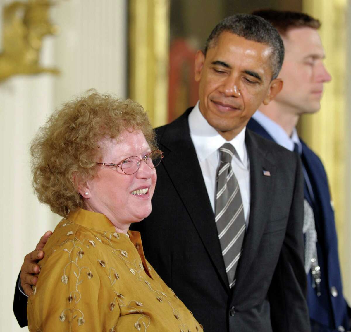 Obama honors civilian heroes