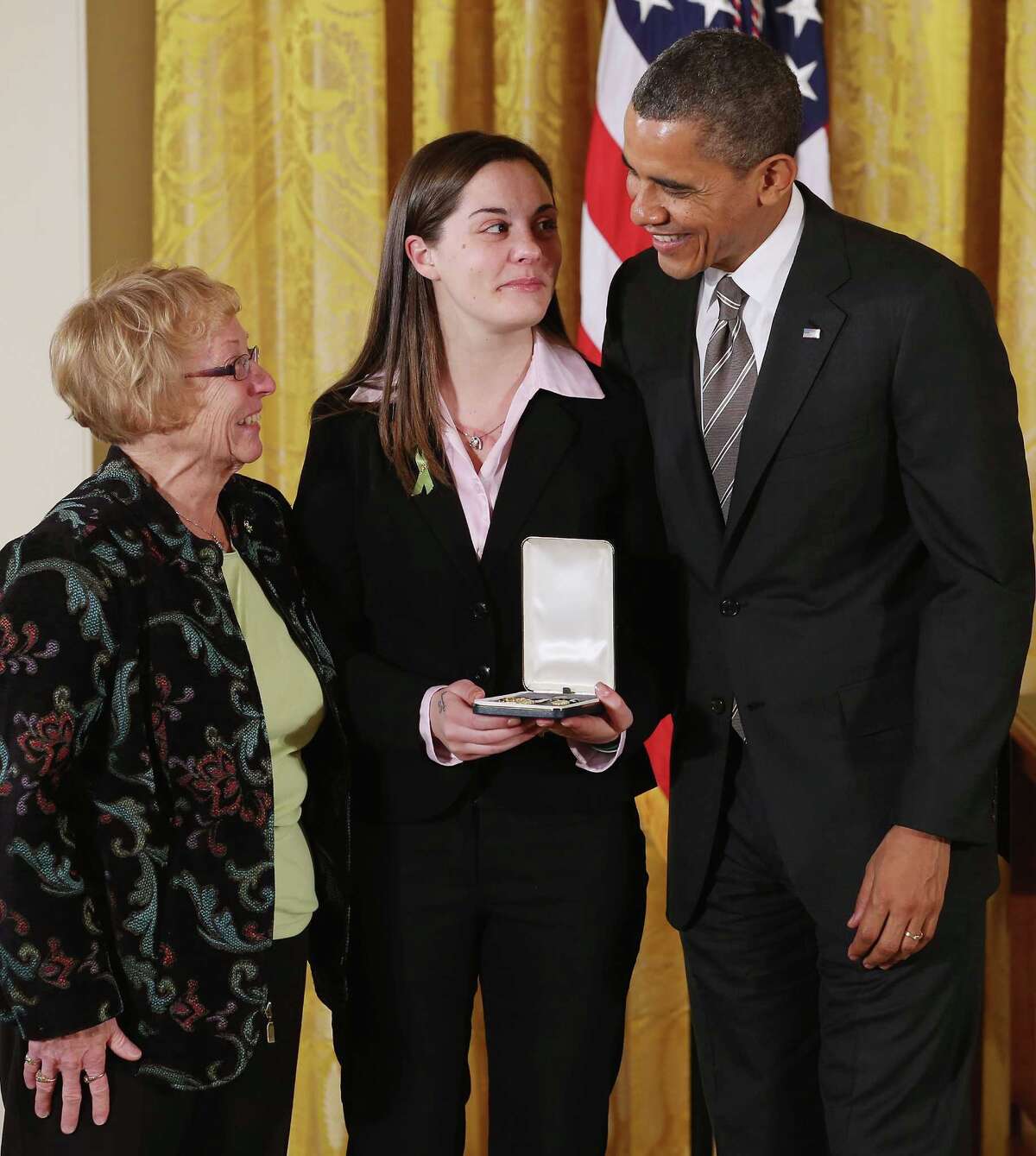 Obama presents medals for slain Sandy Hook educators