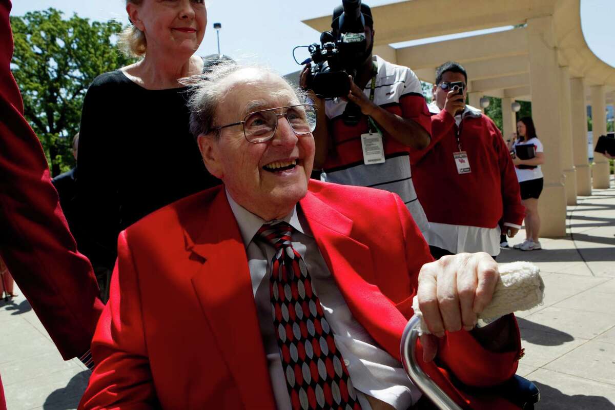 Guy V. Lewis gets long-awaited induction to Hall of Fame