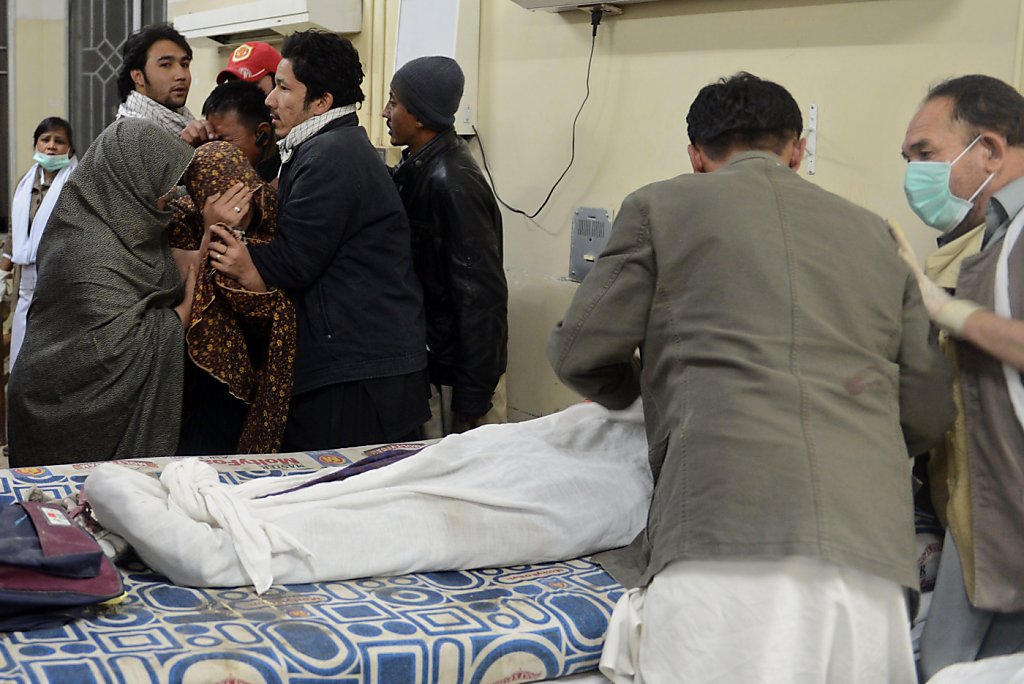 Pakistan market bomb kills dozens