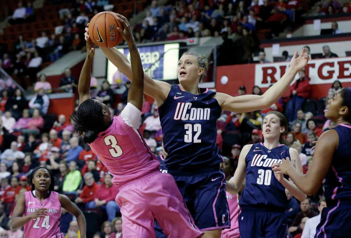UConn women pull away, beat Rutgers