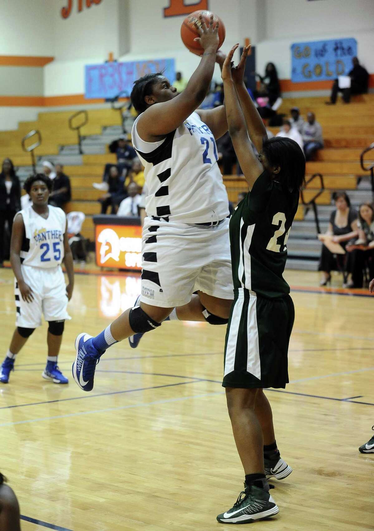 No. 4 Ozen girls' playoff run ends in second round