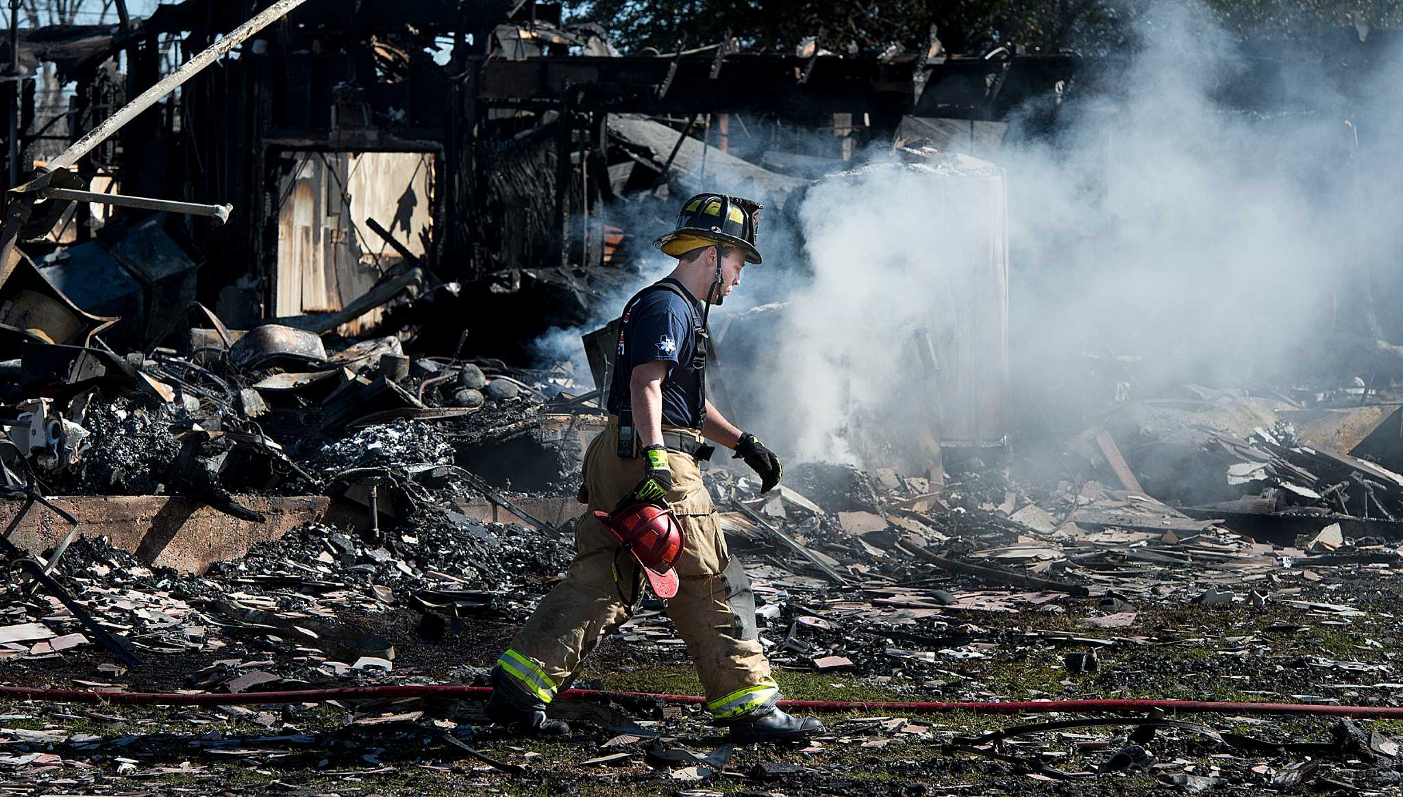 2 Texas firefighters stable after deadly blaze