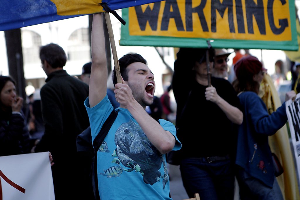 Thousands protest Keystone XL pipeline