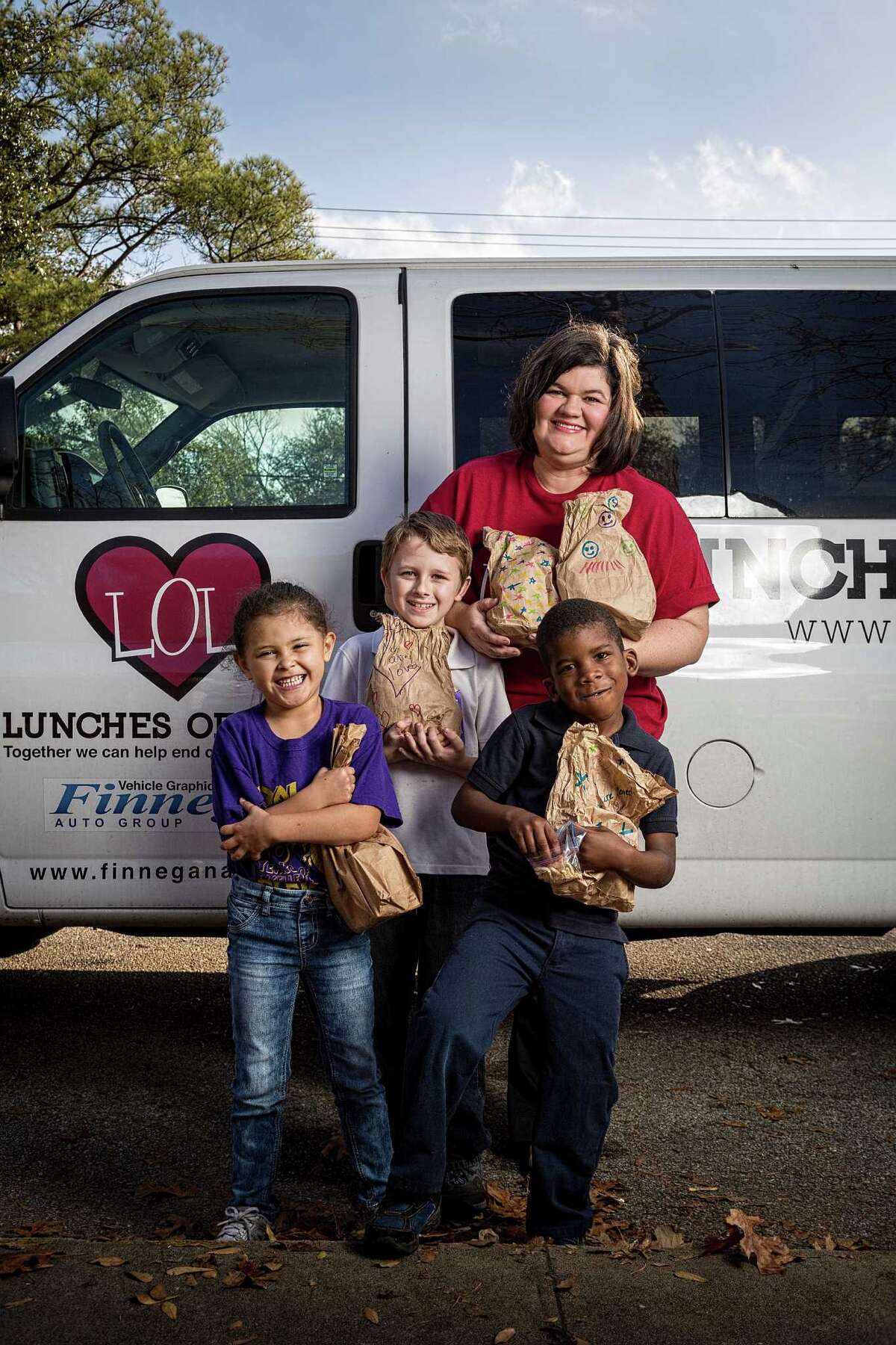 Lunches of Love provides food for needy kids
