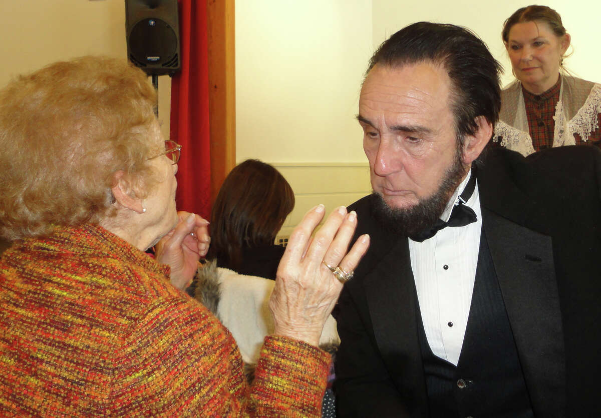 Story of Lincoln, wife brought to life at museum showcase