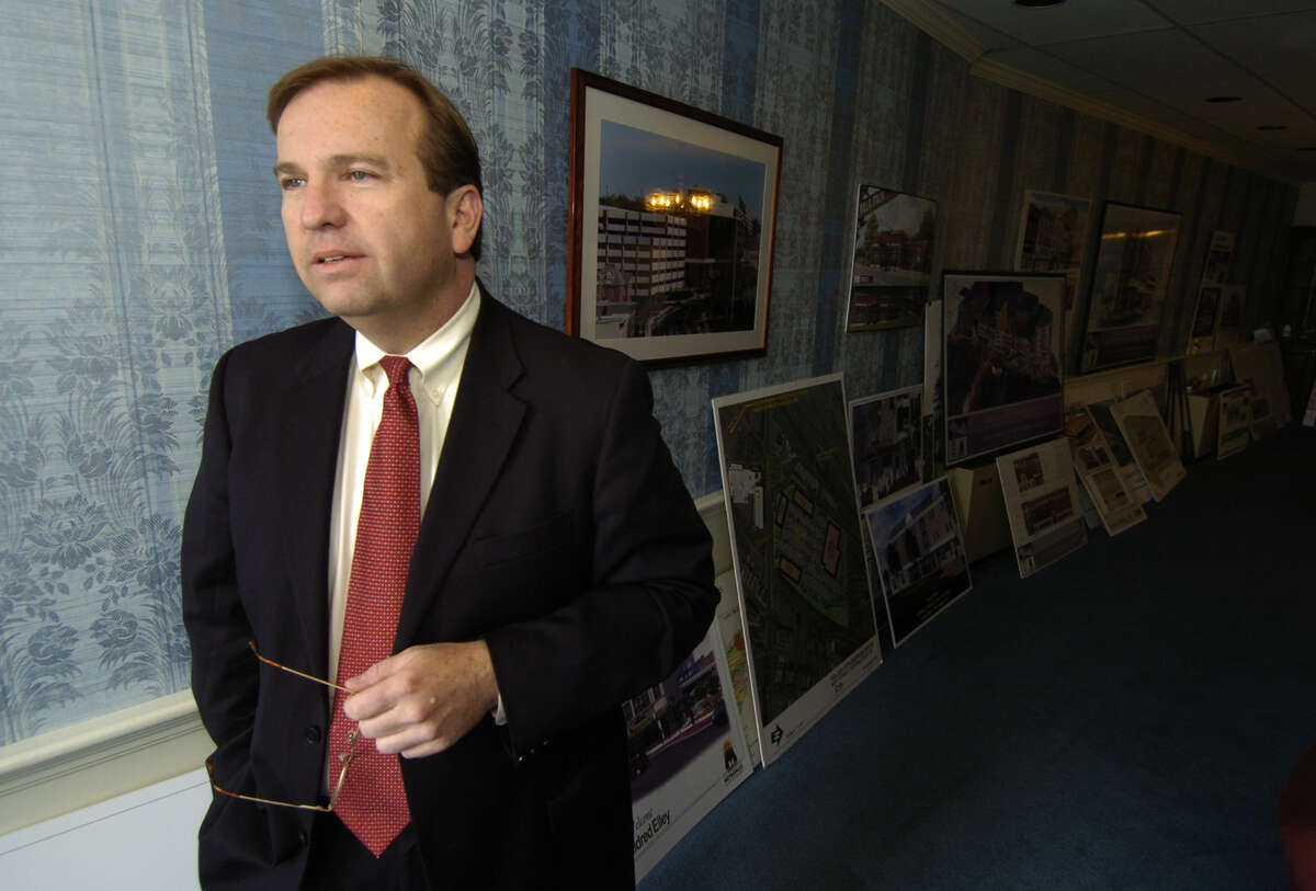 Metroplex chairman near the top in pay