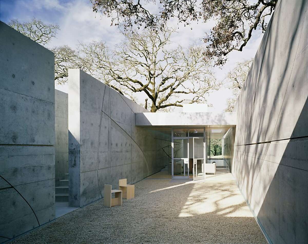 Jennings makes his mark with bold lines