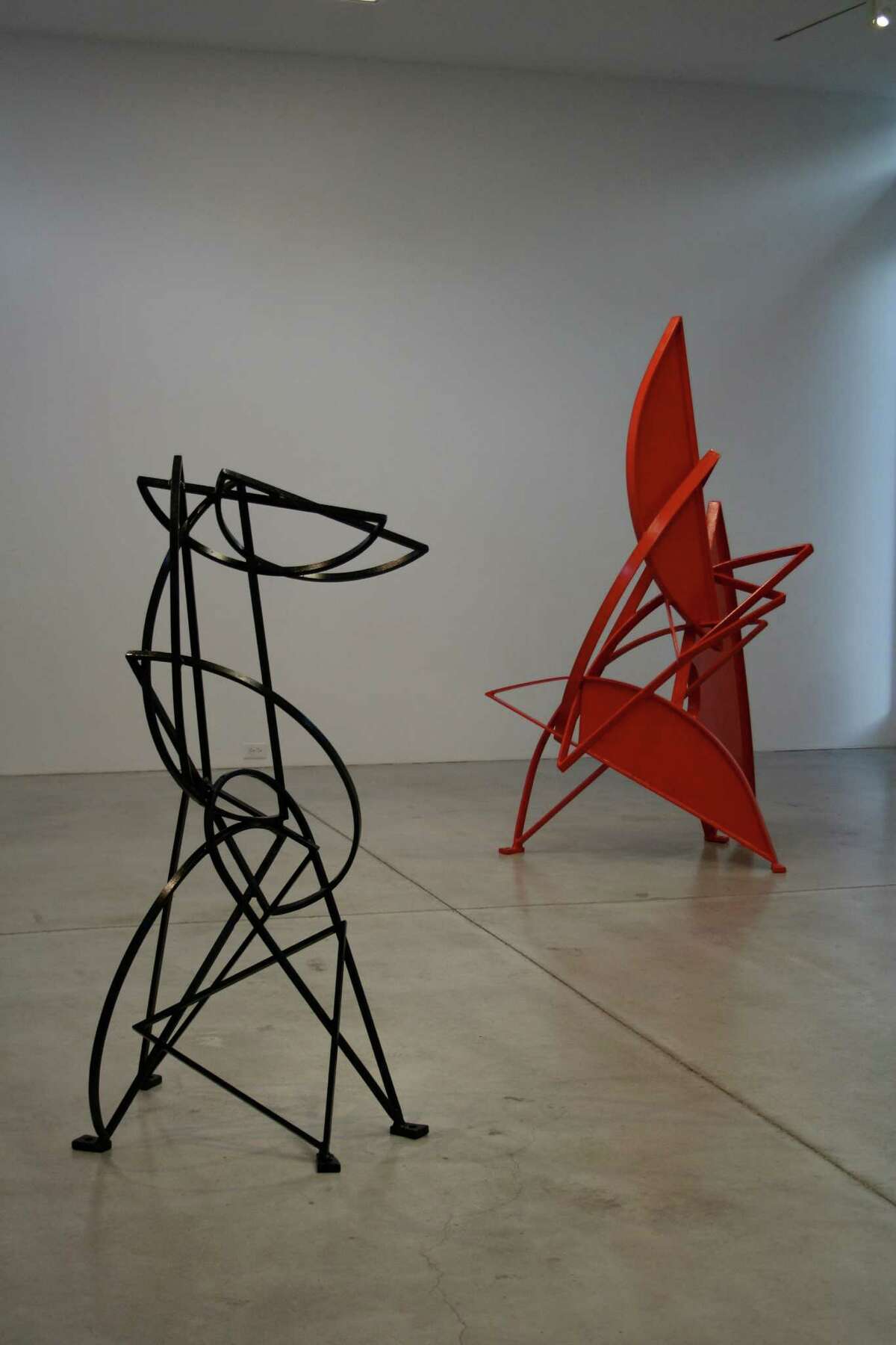 Paintings expand meaning of sculptures by Whitney and Goode