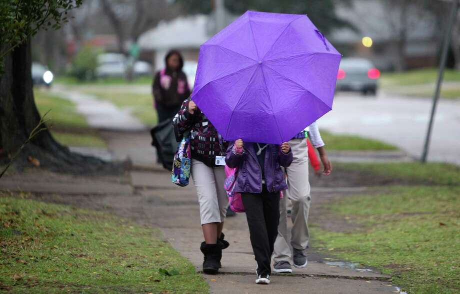 Light rain, chilly temperatures cool Houston's weekend weather ...