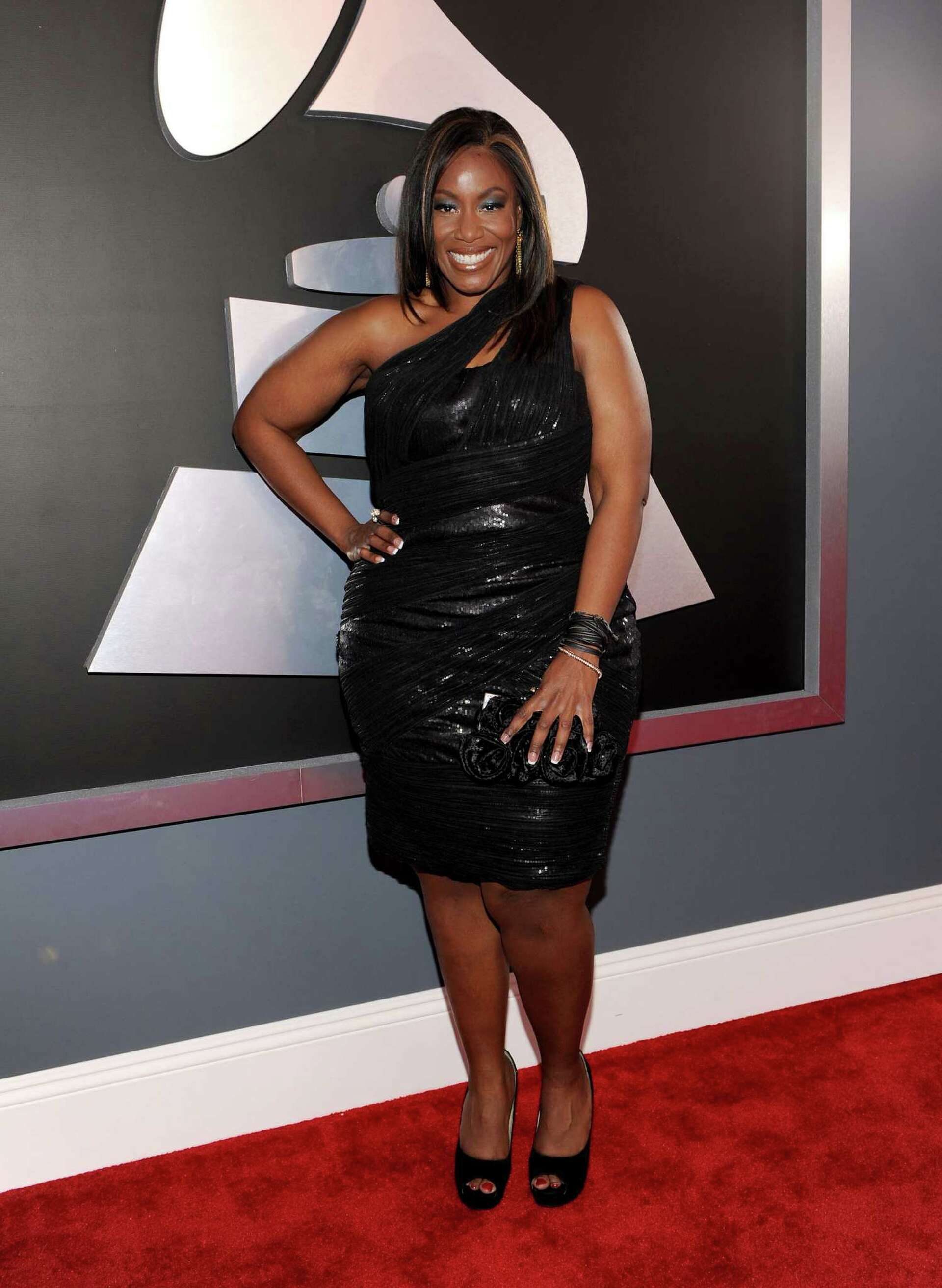 Touring Mandisa stays connected to church