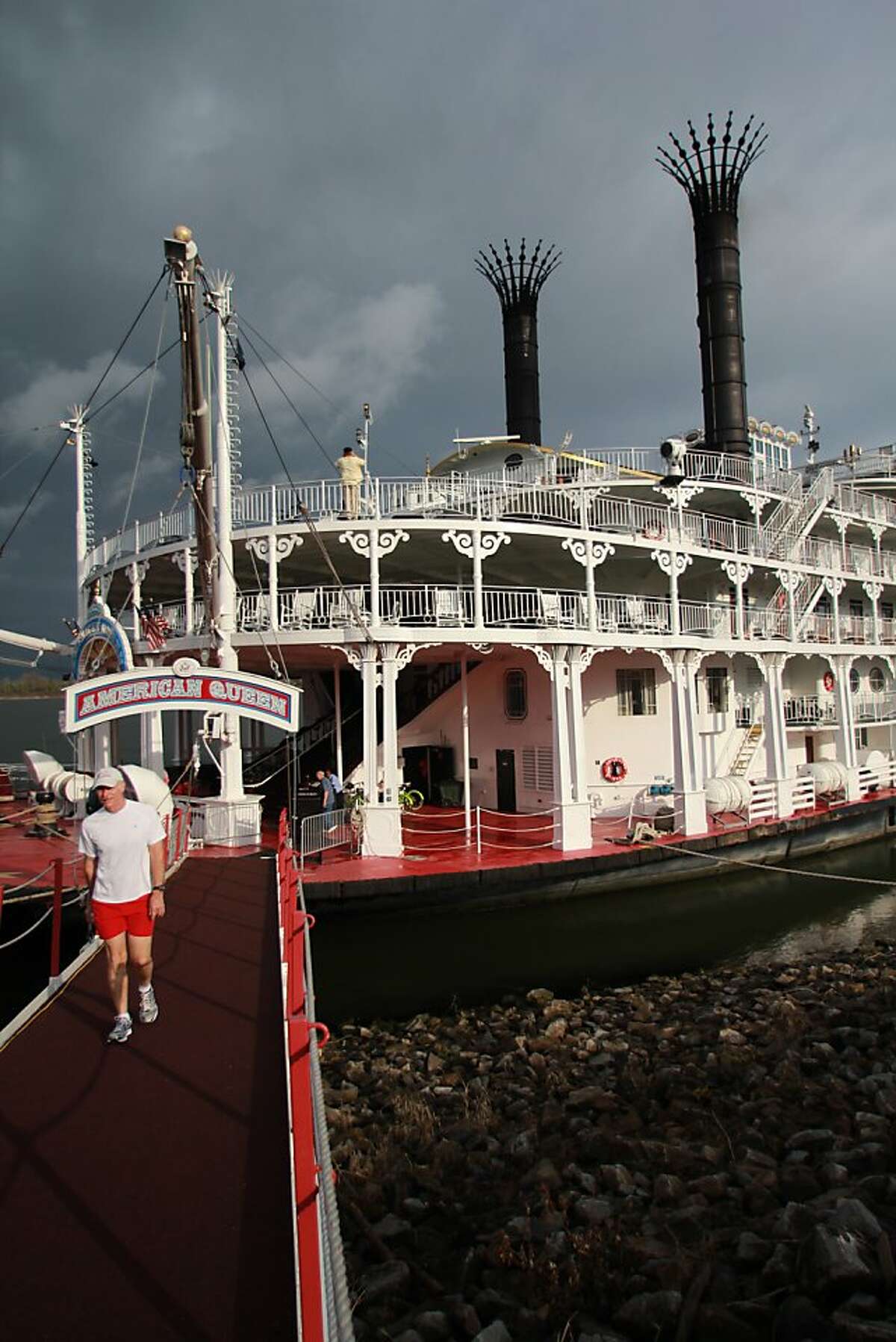 Riverboat revival: Steamer explores past on the Mississippi current