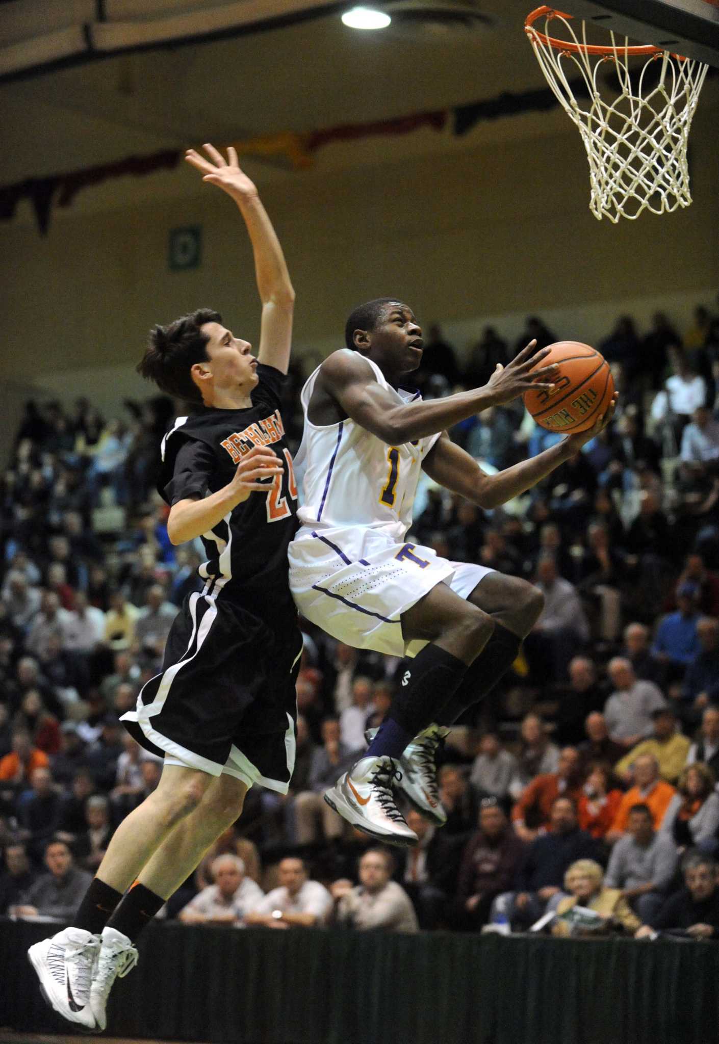 Troy sneaks past Eagles