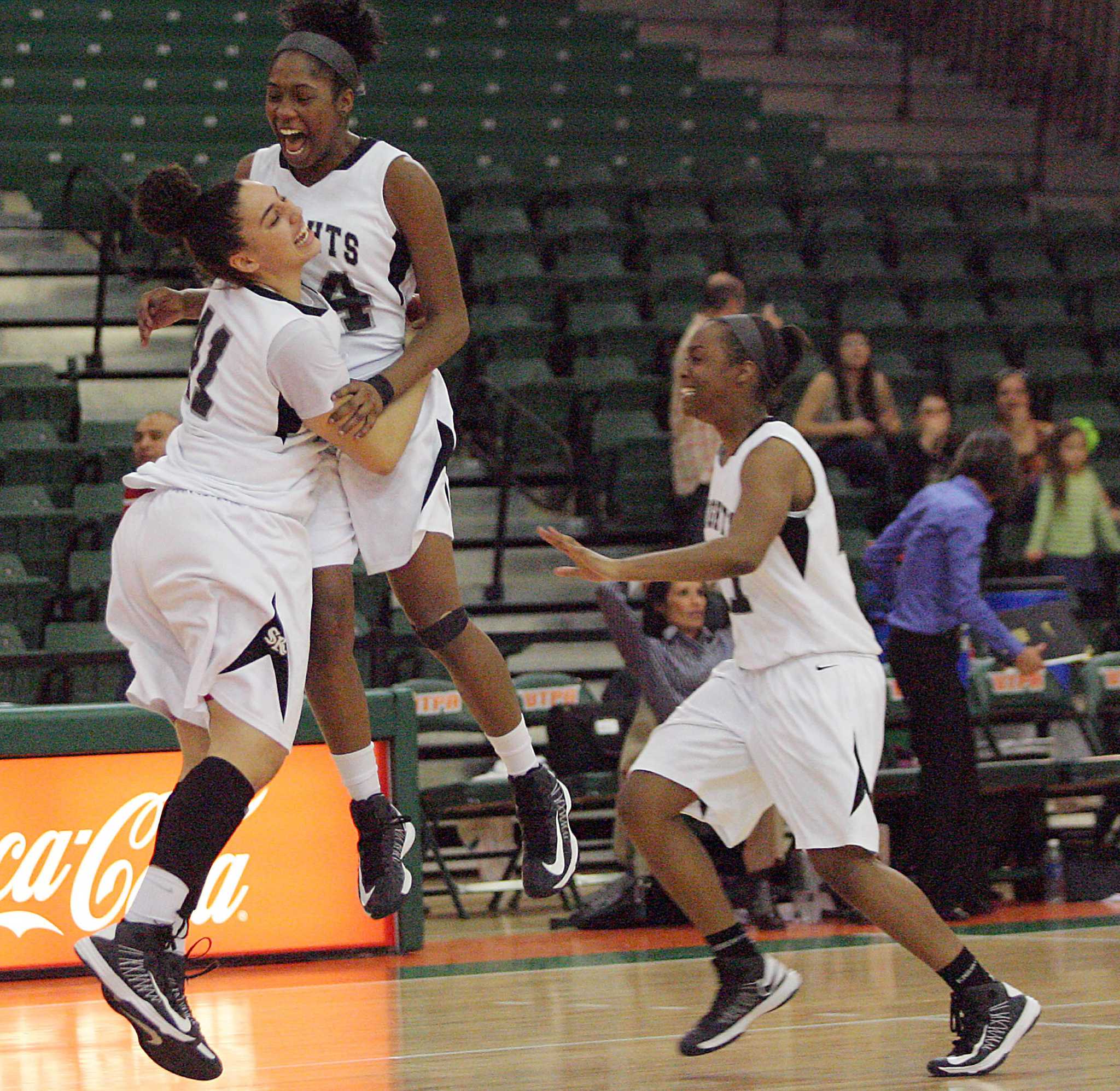 Area qualifiers face tough games in girls basketball state tournament