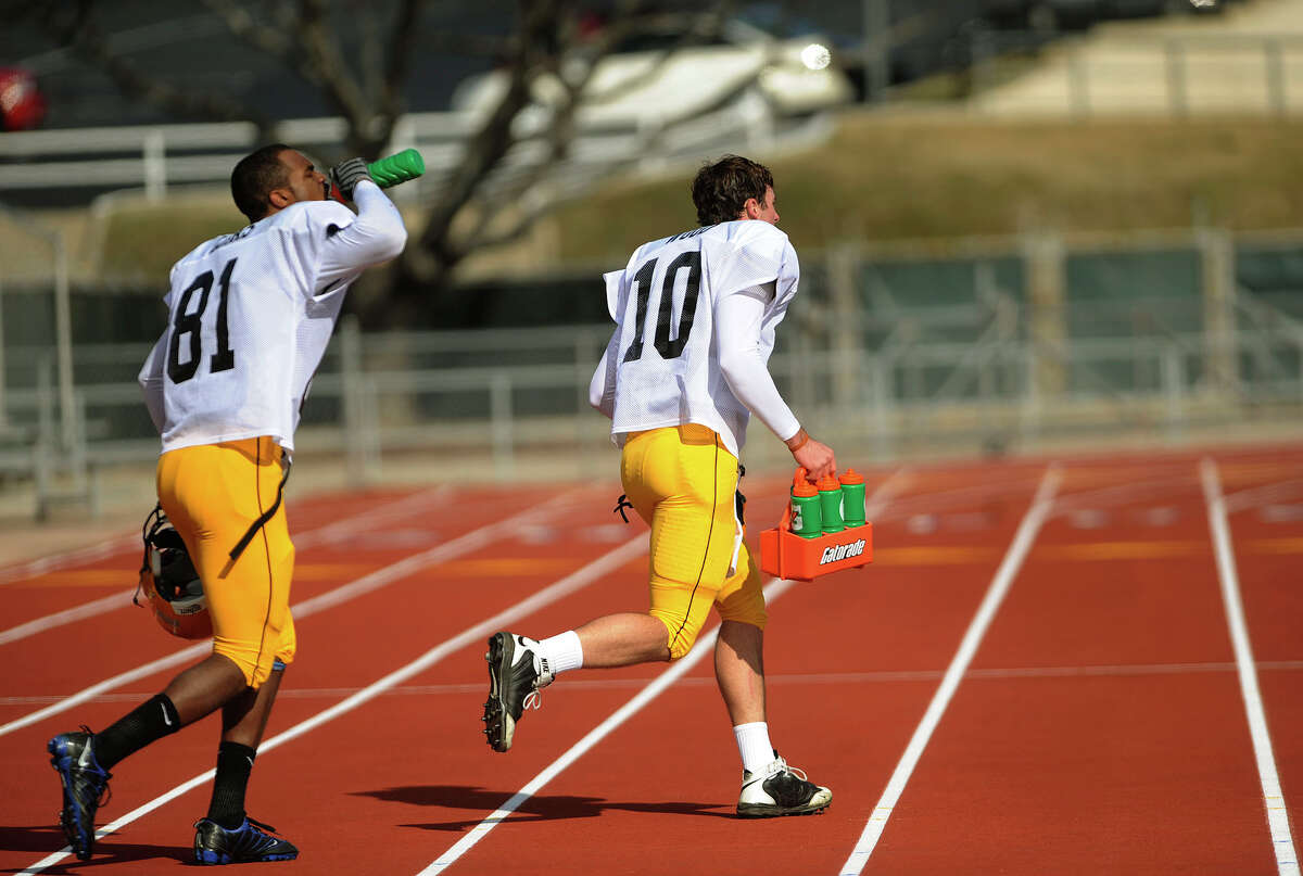 Ex-UT QB embracing fresh start at Colorado