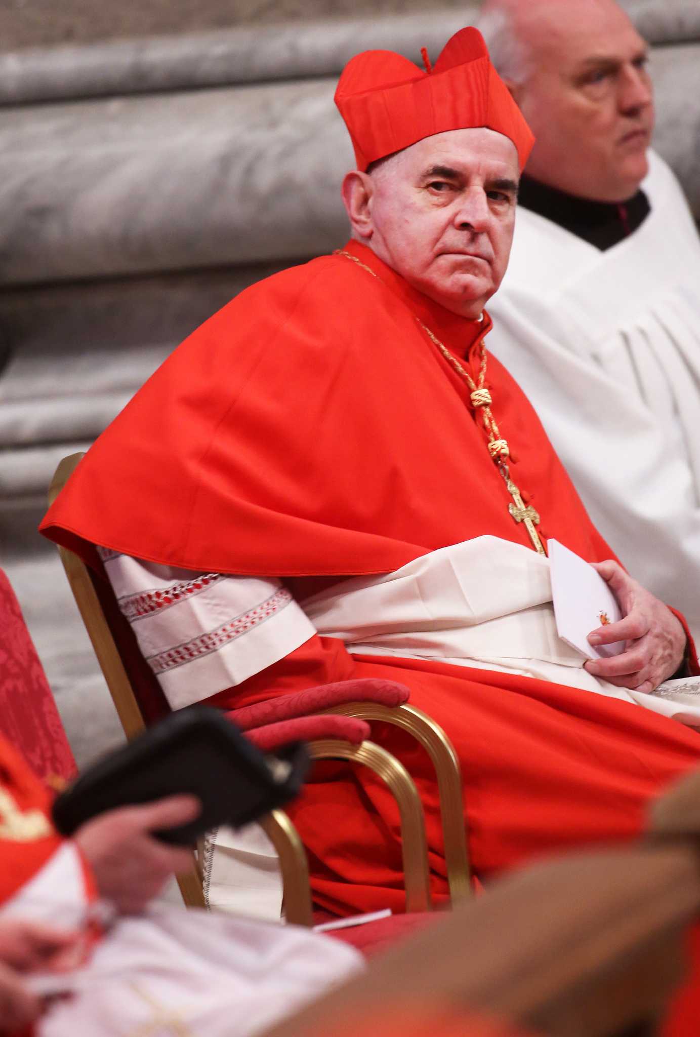 Top British cardinal resigns, after accusations of abuse