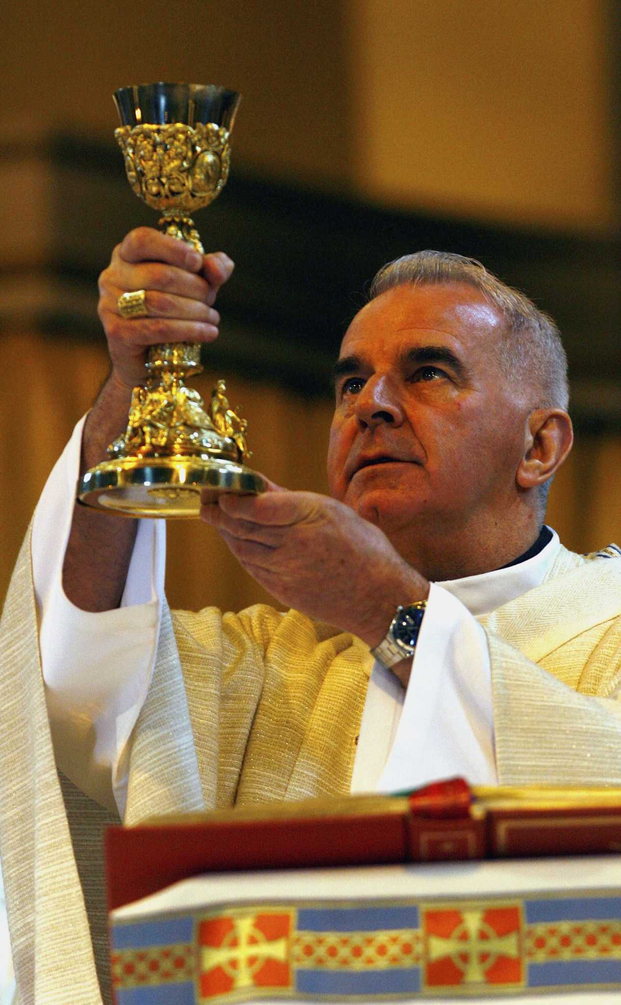 Top British cardinal out after complaints
