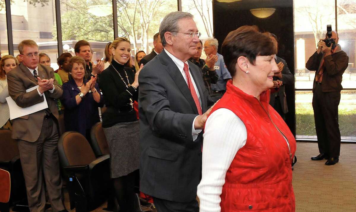 Lamar bids farewell to Simmons