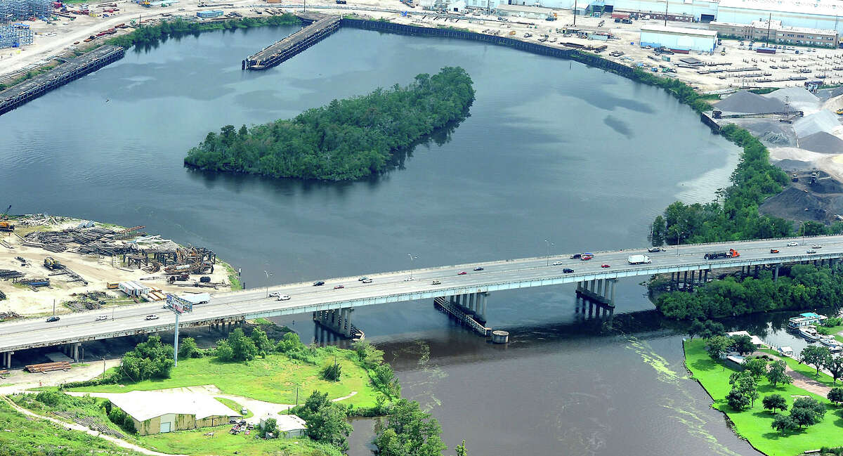Expect nightmare Neches Bridge traffic to begin Friday