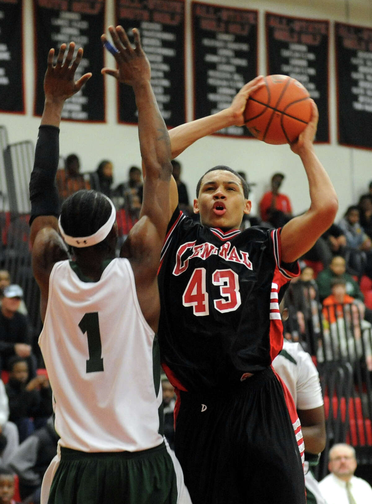 Bassick wins FCIAC boys basketball title