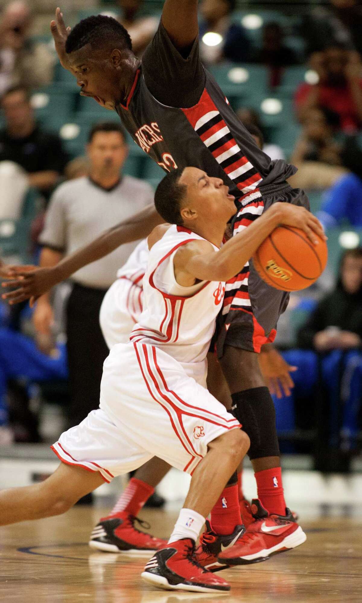 Jordan propels Travis past Pearland