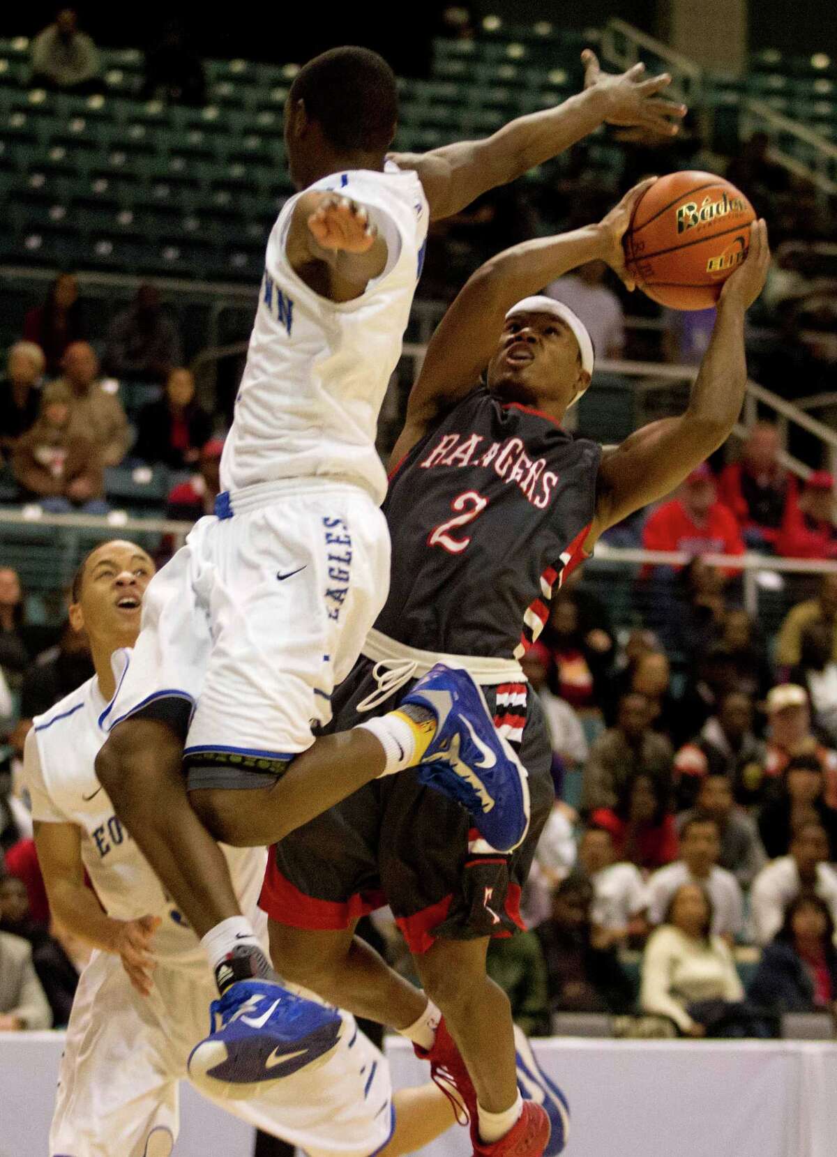 Jordan propels Travis past Pearland