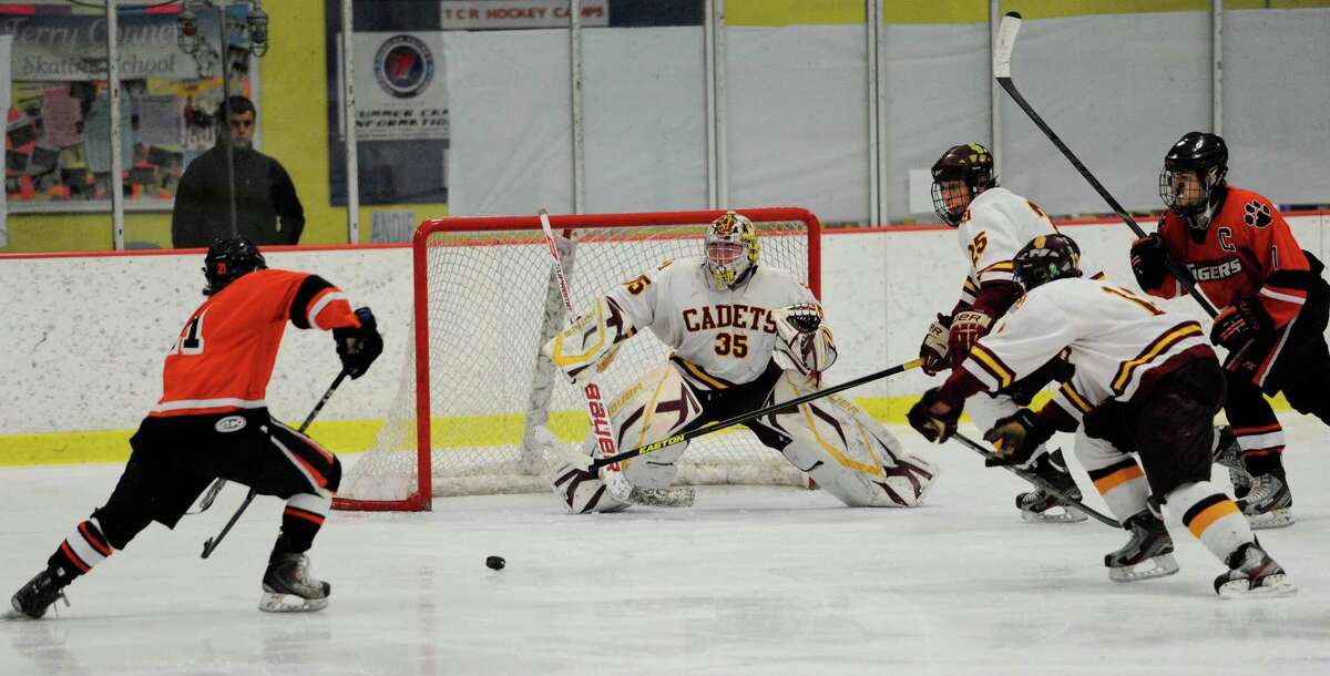 Ridgefield repeats as FCIAC boys hockey champions