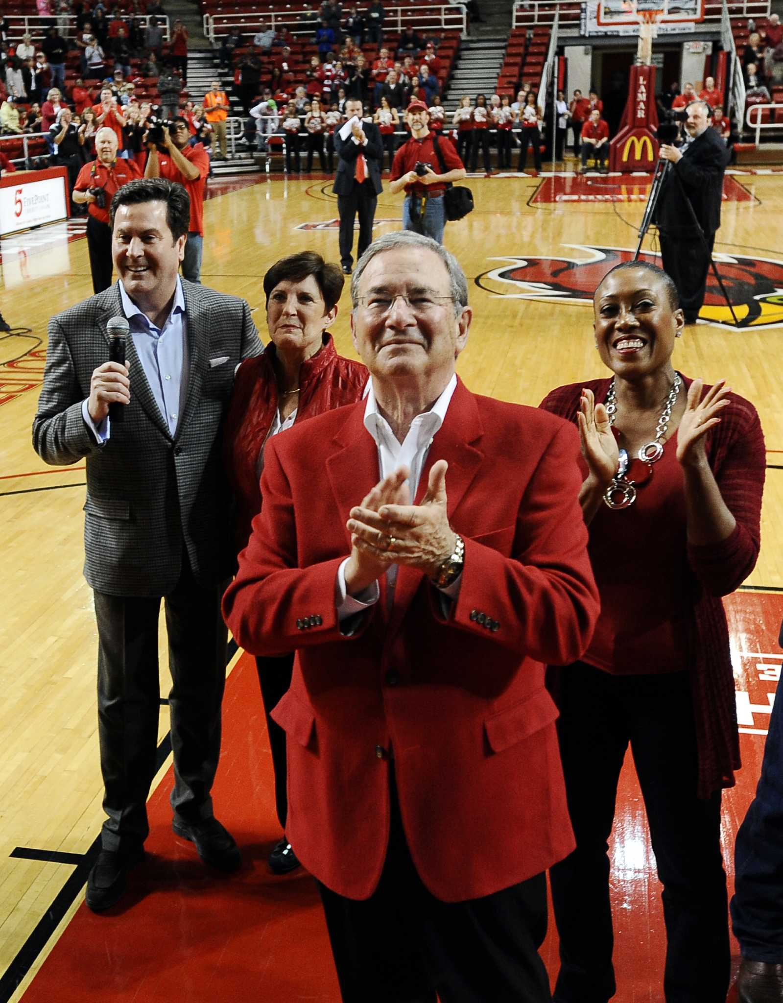 Lamar bids farewell to Simmons