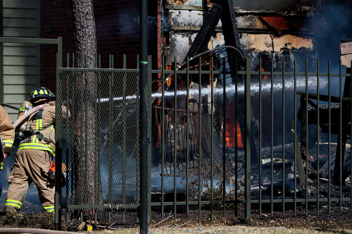 Fire leaves dozens without shelter