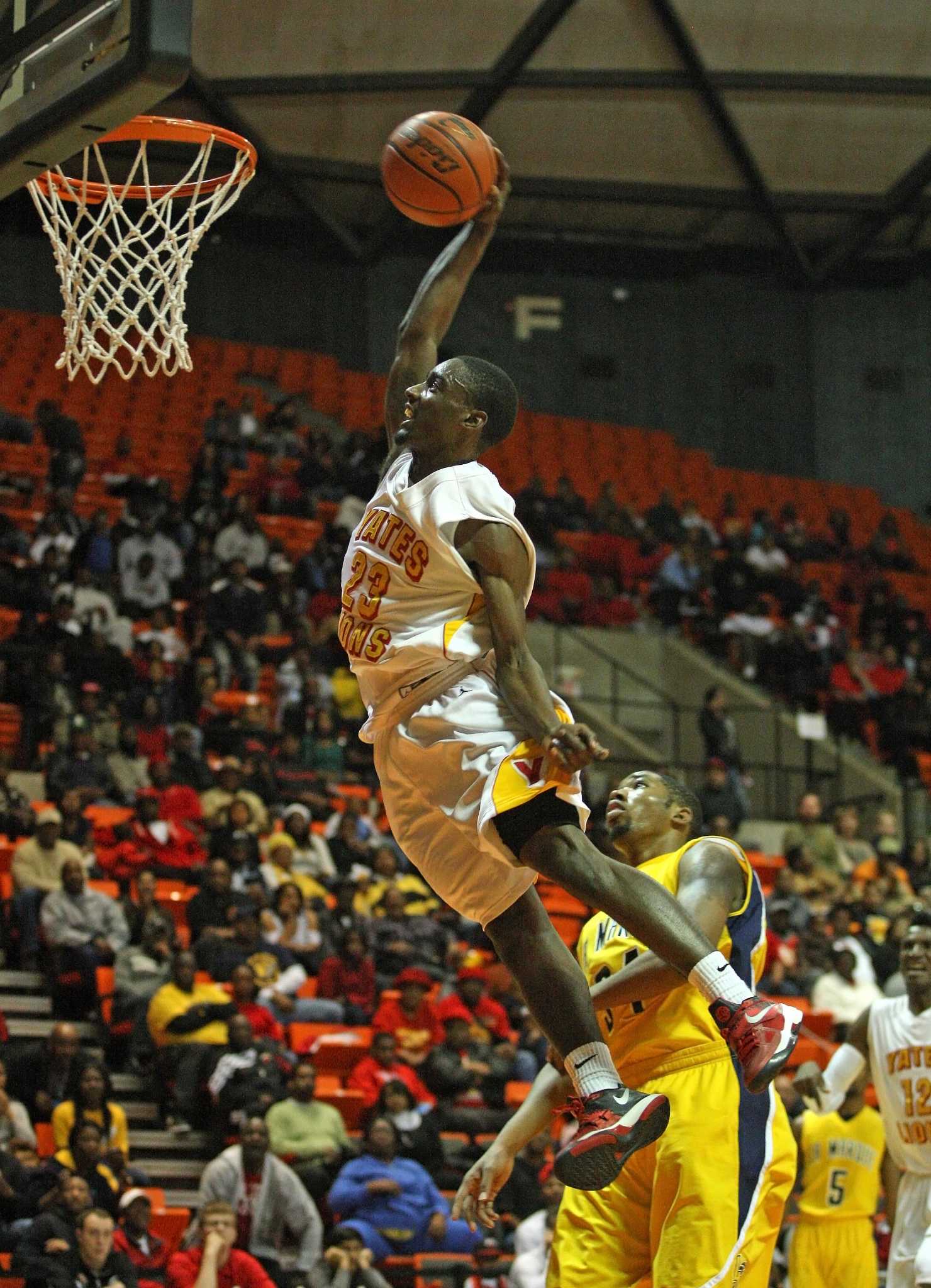 Yates boys hoopsters make familiar trek to Austin for state tourney
