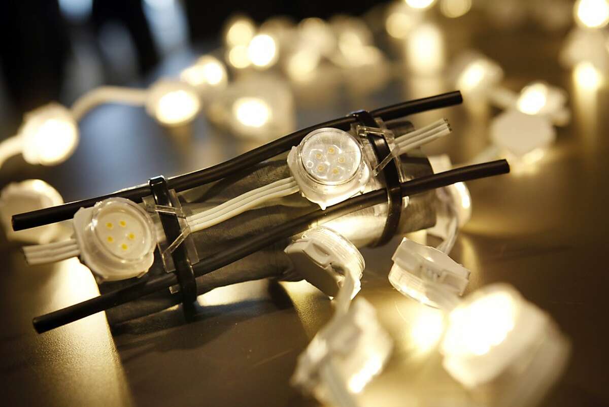 LED display puts Bay Bridge in new light