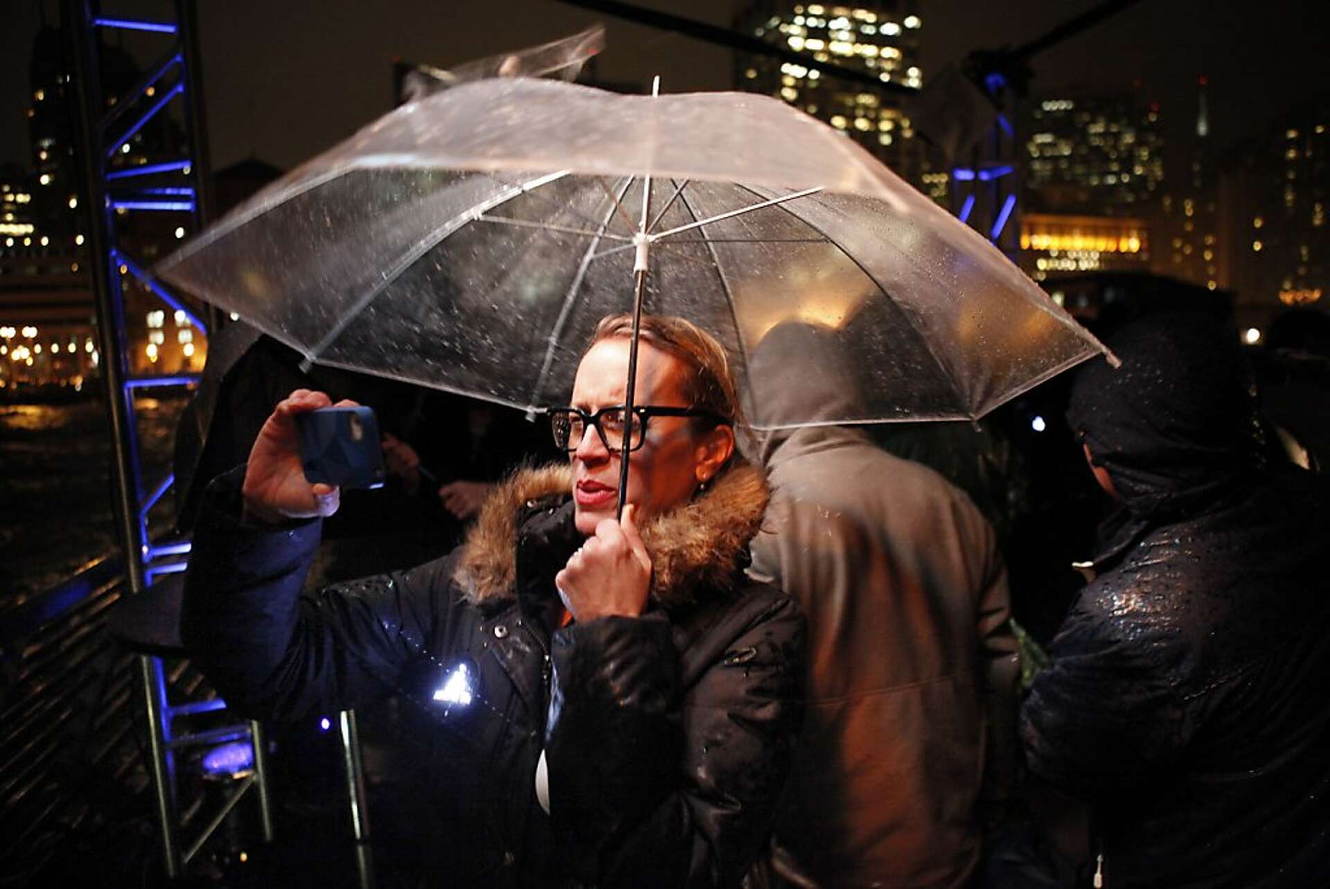 LED display puts Bay Bridge in new light