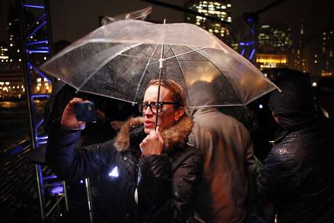 LED display puts Bay Bridge in new light