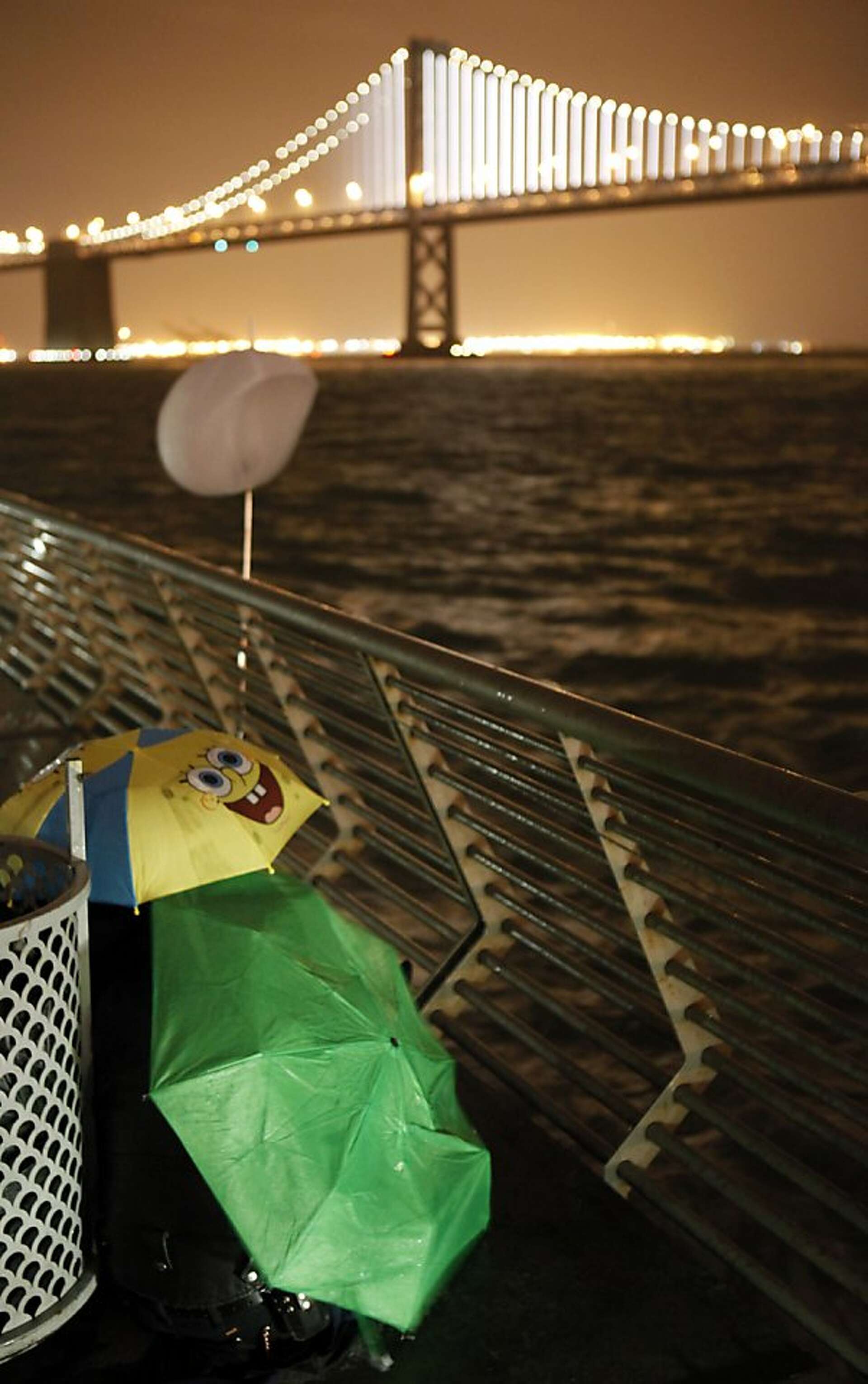 LED display puts Bay Bridge in new light