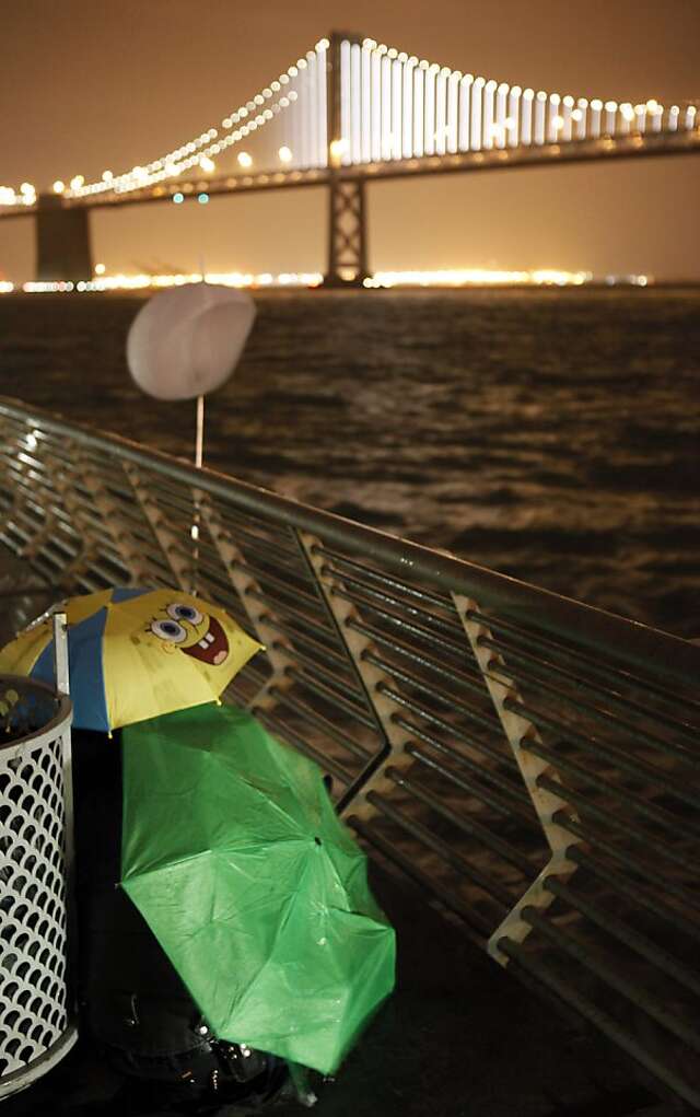 LED display puts Bay Bridge in new light