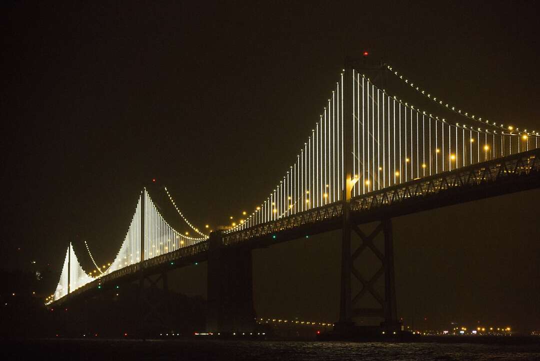 LED display puts Bay Bridge in new light