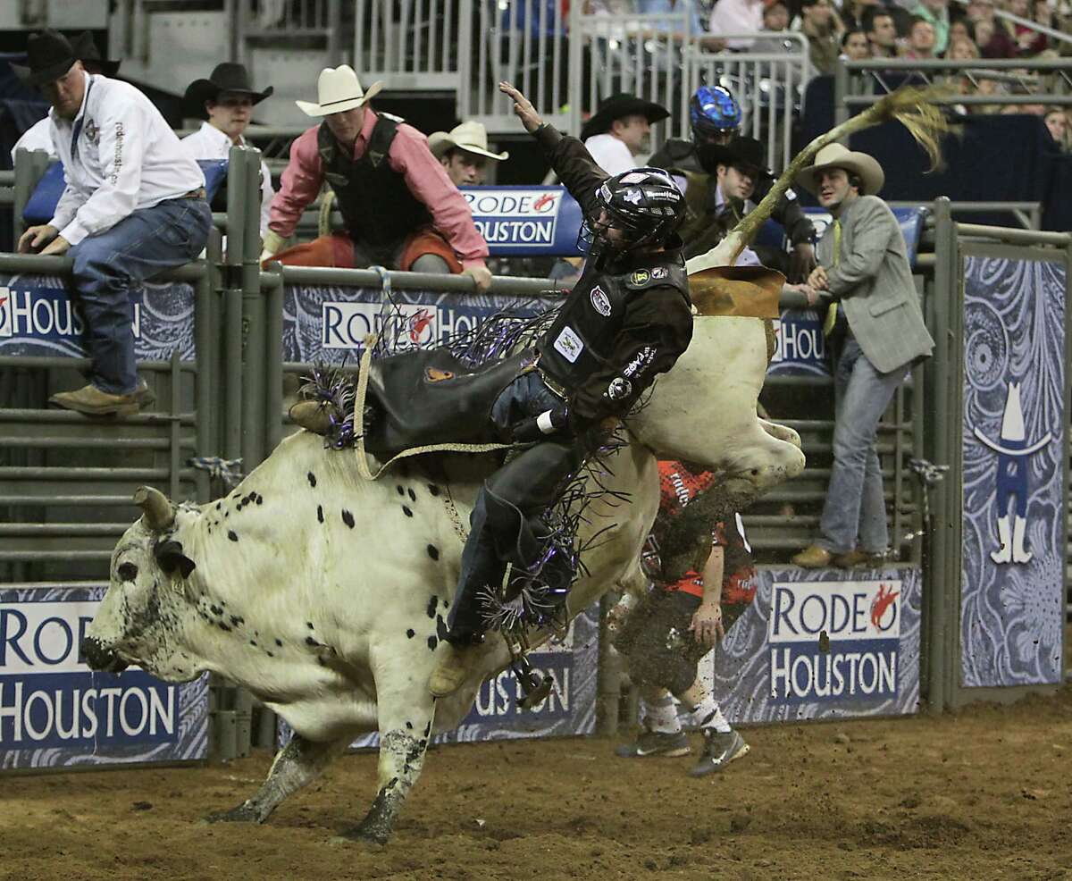 Bull rider Schroeder has hopes set on repeat title
