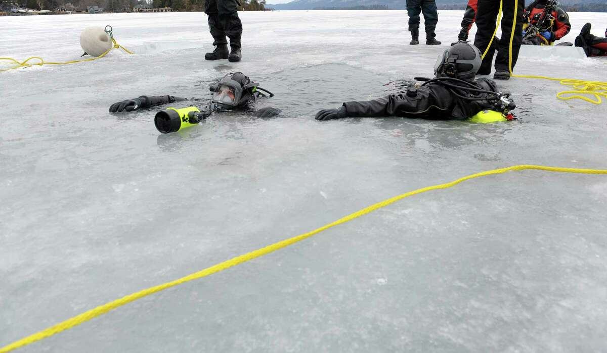 Police dive training on Lake George
