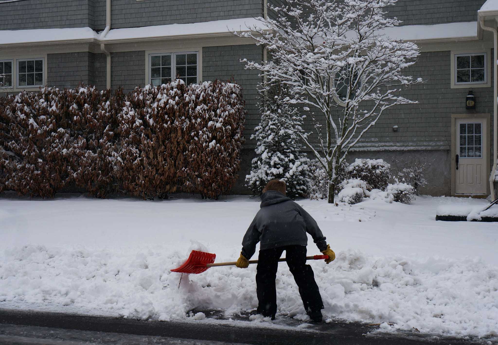 Fairfield storm update: Light snow still falling at midday, no major ...