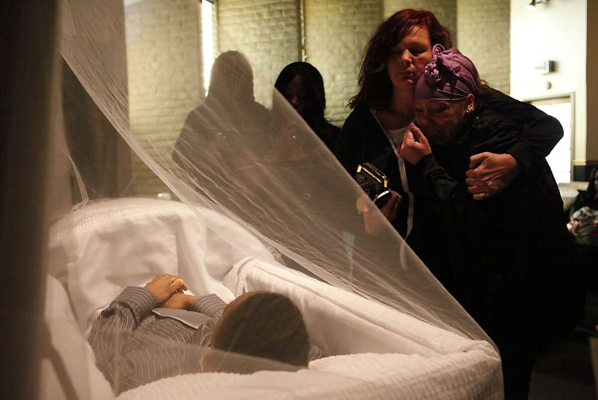 Saying goodbye to slain teen in Oakland