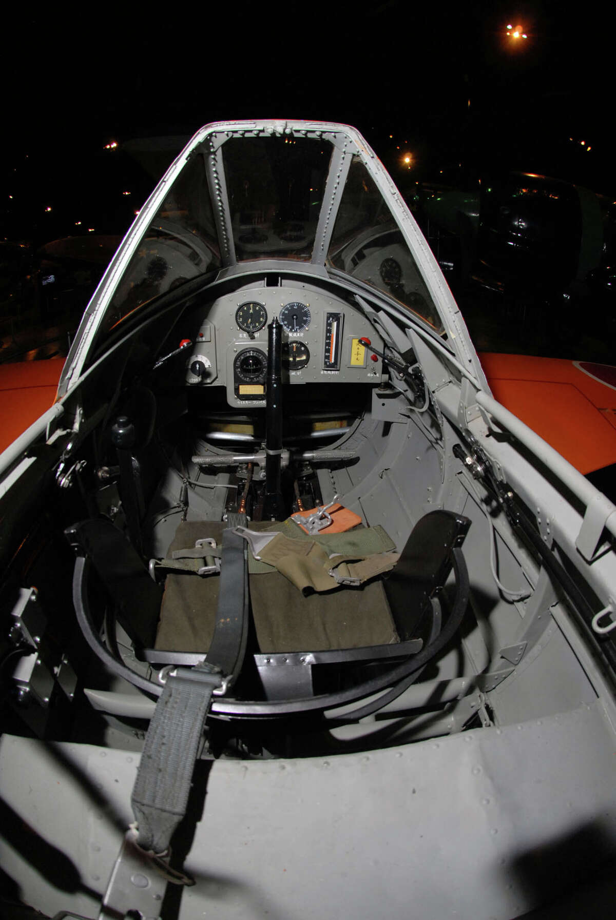 Tour the coolest cockpits from your desk