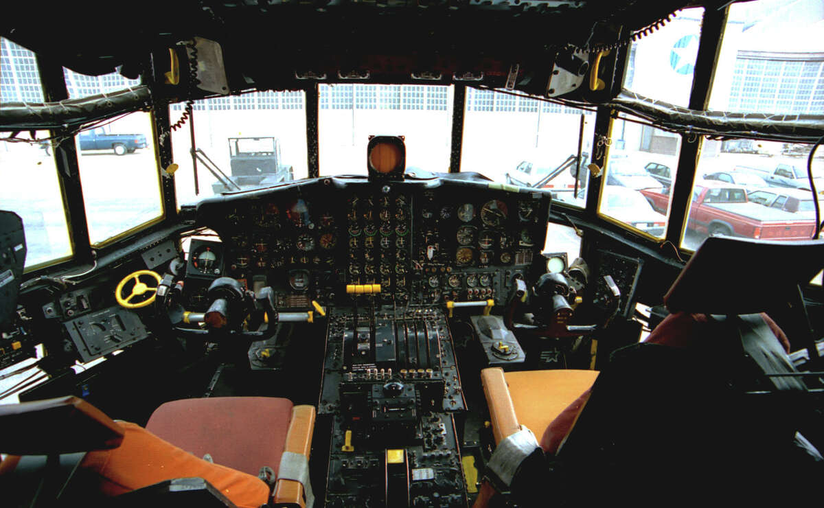 Tour the coolest cockpits from your desk