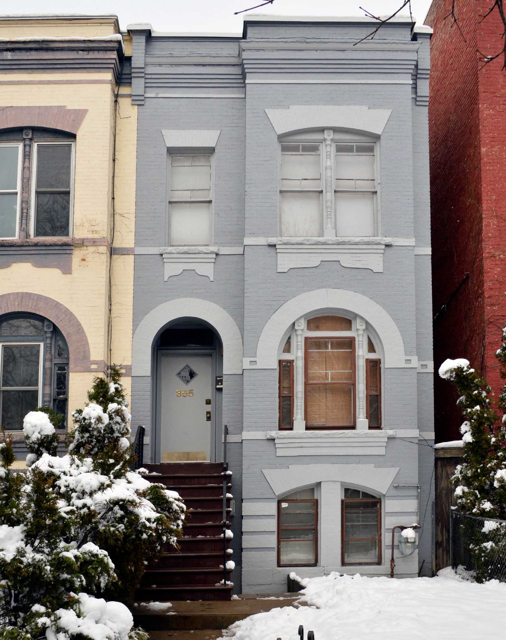 Window pain in city's historic district