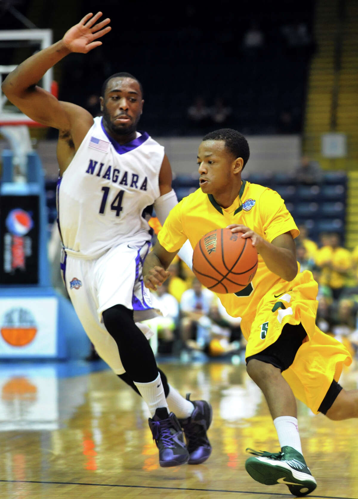 Feast, famine for Siena basketball