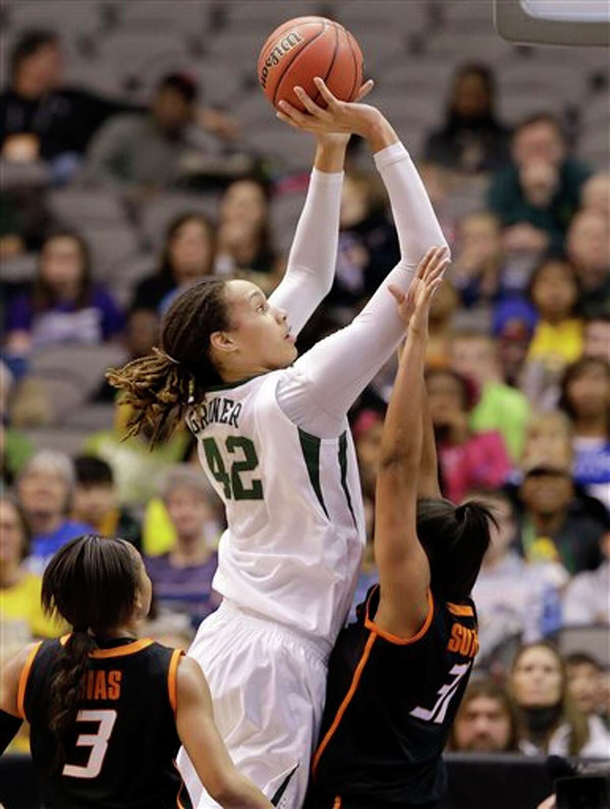 No. 1 Baylor women hold off Oklahoma State